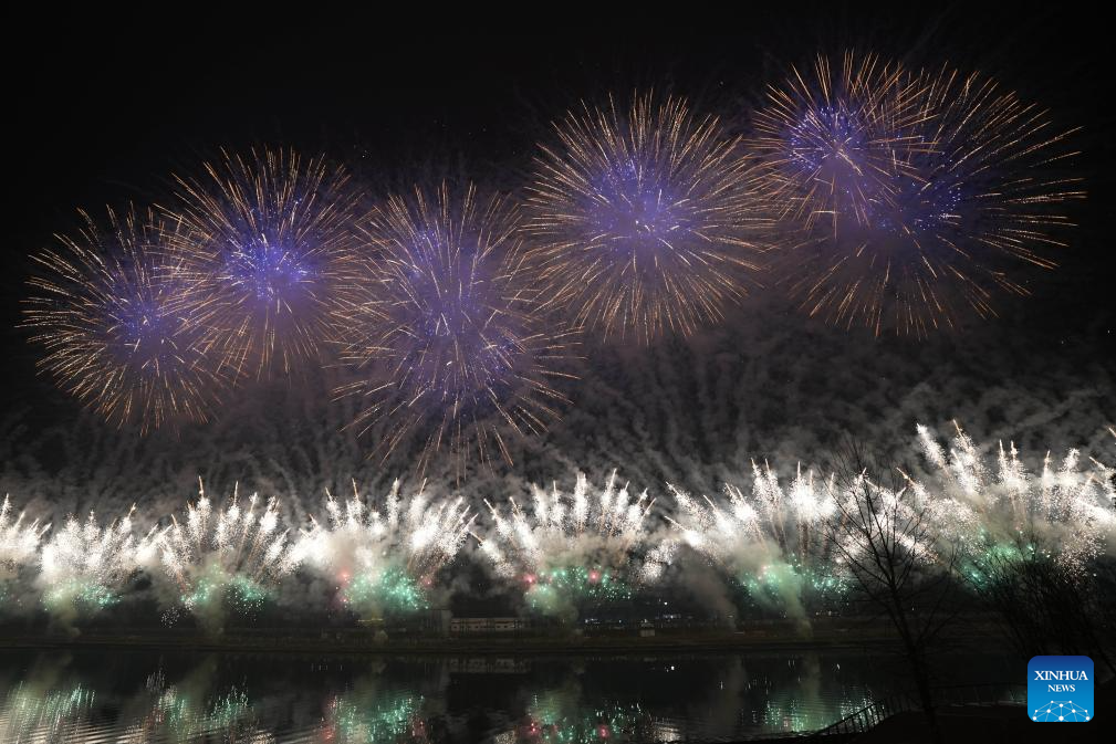 Fireworks show staged in Liuyang City, China's Hunan | 极目新闻