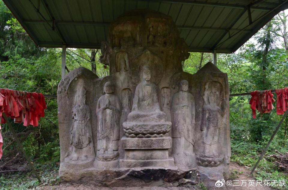 千年文物佛像被人涂画后“丑爆了”？ 当地文物部门回应：多部门已介入 涂画者为七旬老人 极目新闻 7824
