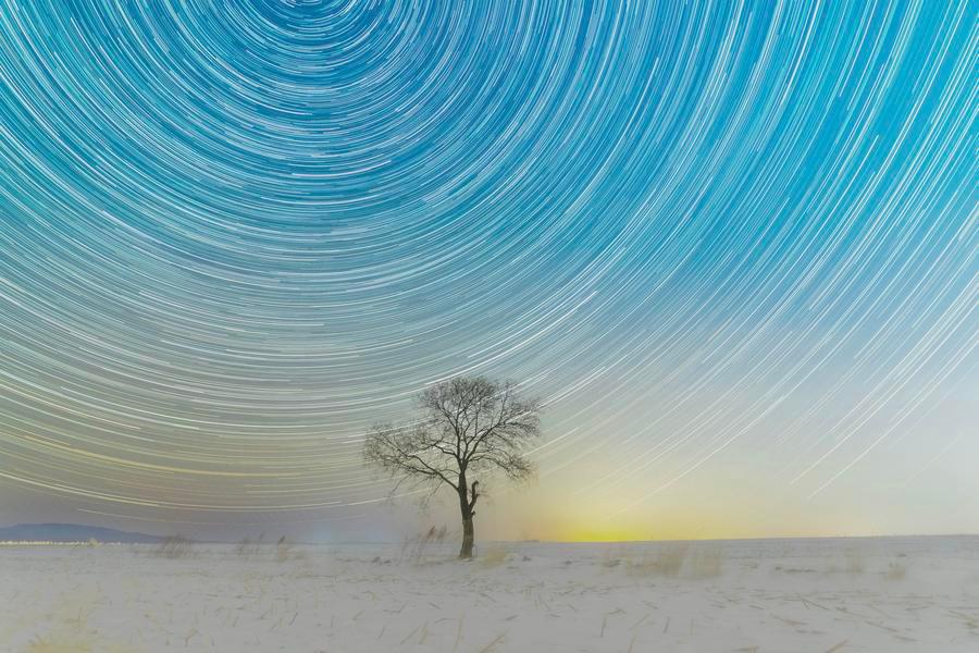 Stunning winter starry sky in northernmost China | 极目新闻