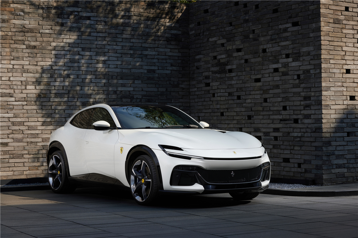 Purosangue中国首发，法拉利首款FUV “纯血马”登场 | 极目新闻