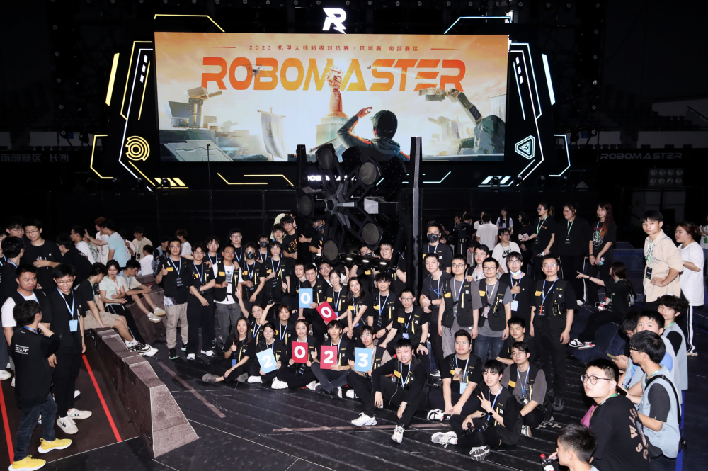 RoboMaster 2023机甲大师超级对抗赛·区域赛（南部赛区）收官 | 极目新闻