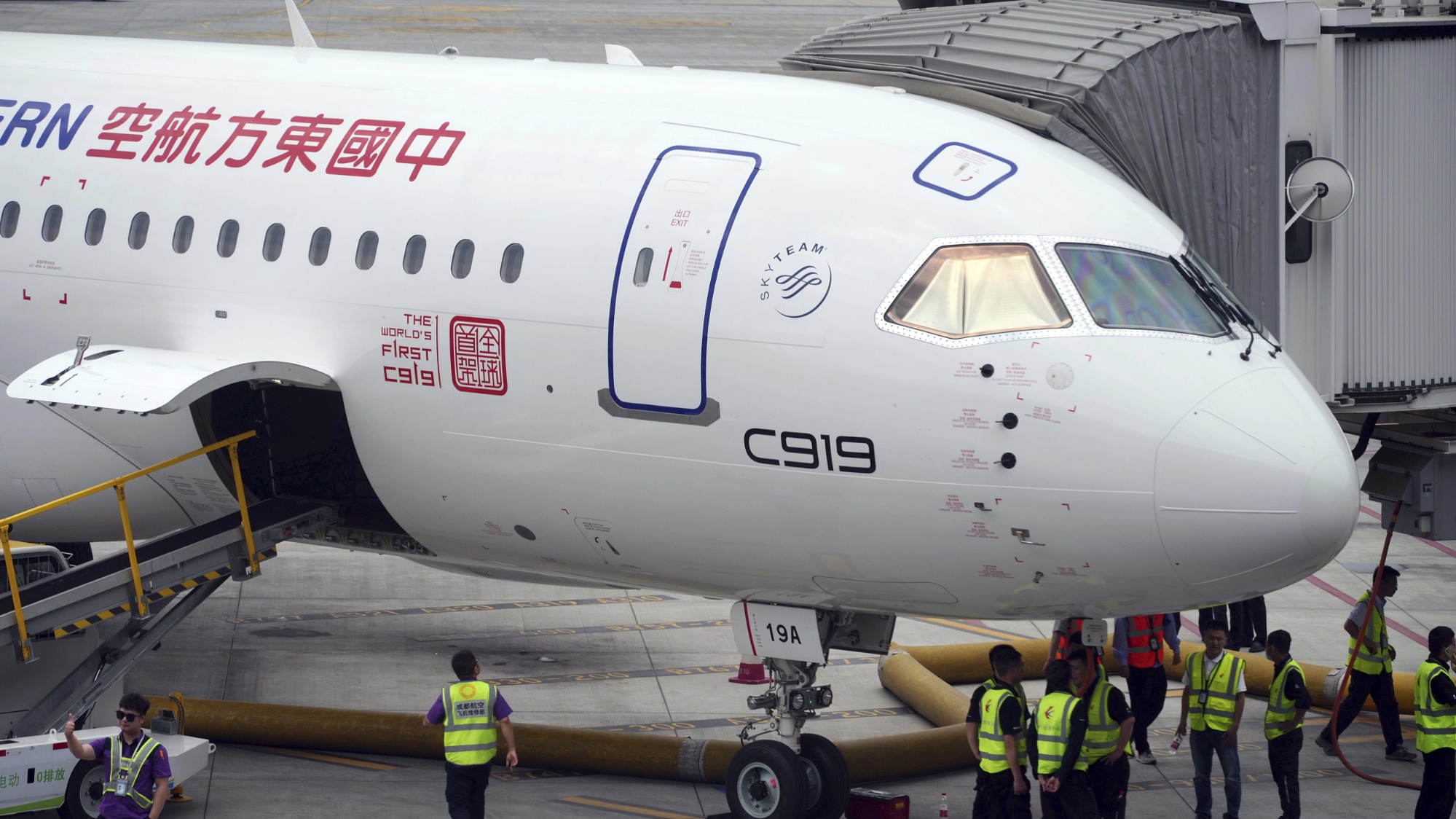 民航专家解读：制造一架C919大飞机到底有多复杂？ | 极目新闻