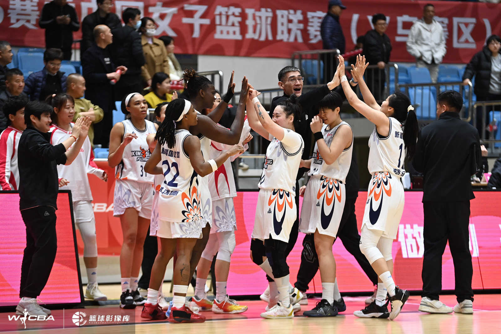 新疆女篮挺进WCBA季后赛八强 | 极目新闻