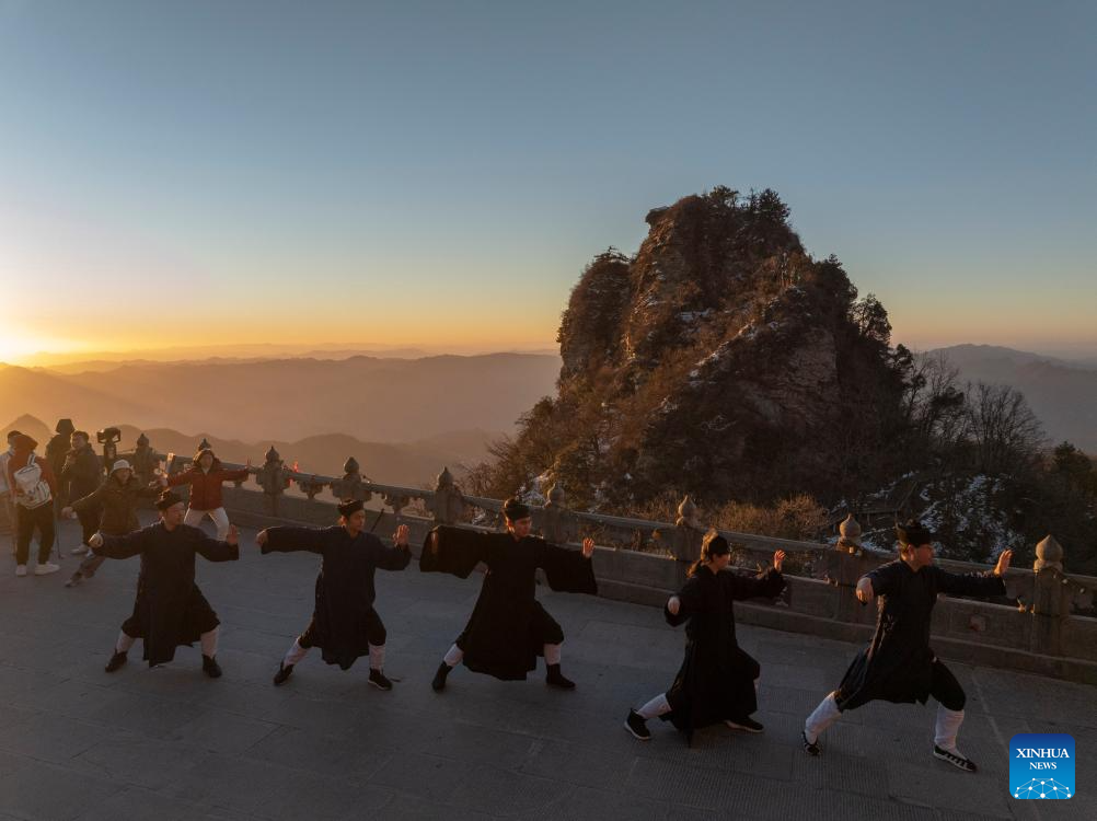 Wudang Mountain attracts global enthusiasts as Tai Chi flourishes | 极目新闻