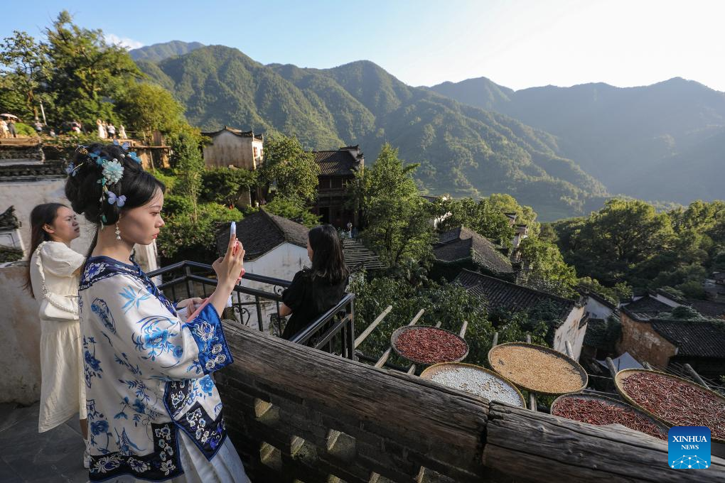 Wuyuan County in E China makes efforts to promote rural tourism | 极目新闻
