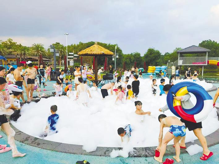 Hot spring tourism gains steam in Xianning | 极目新闻