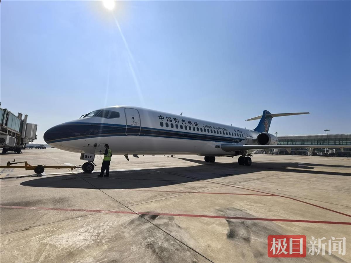 旅客不用支付机建费，国产ARJ21飞机10月27日投入湖北运营 | 极目新闻