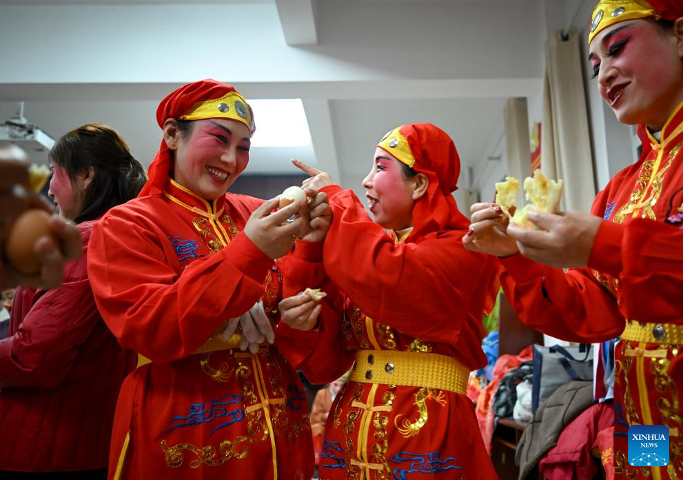 Shehuo competition held in NW China to celebrate Lantern Festival | 极目新闻