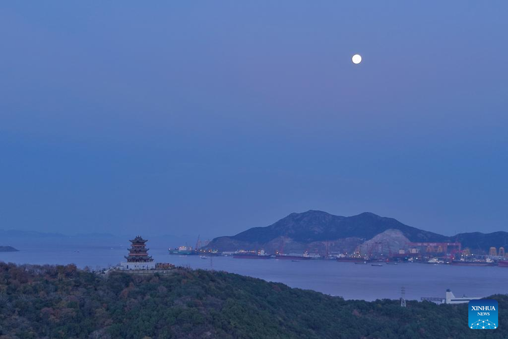 Full moon seen across China | 极目新闻