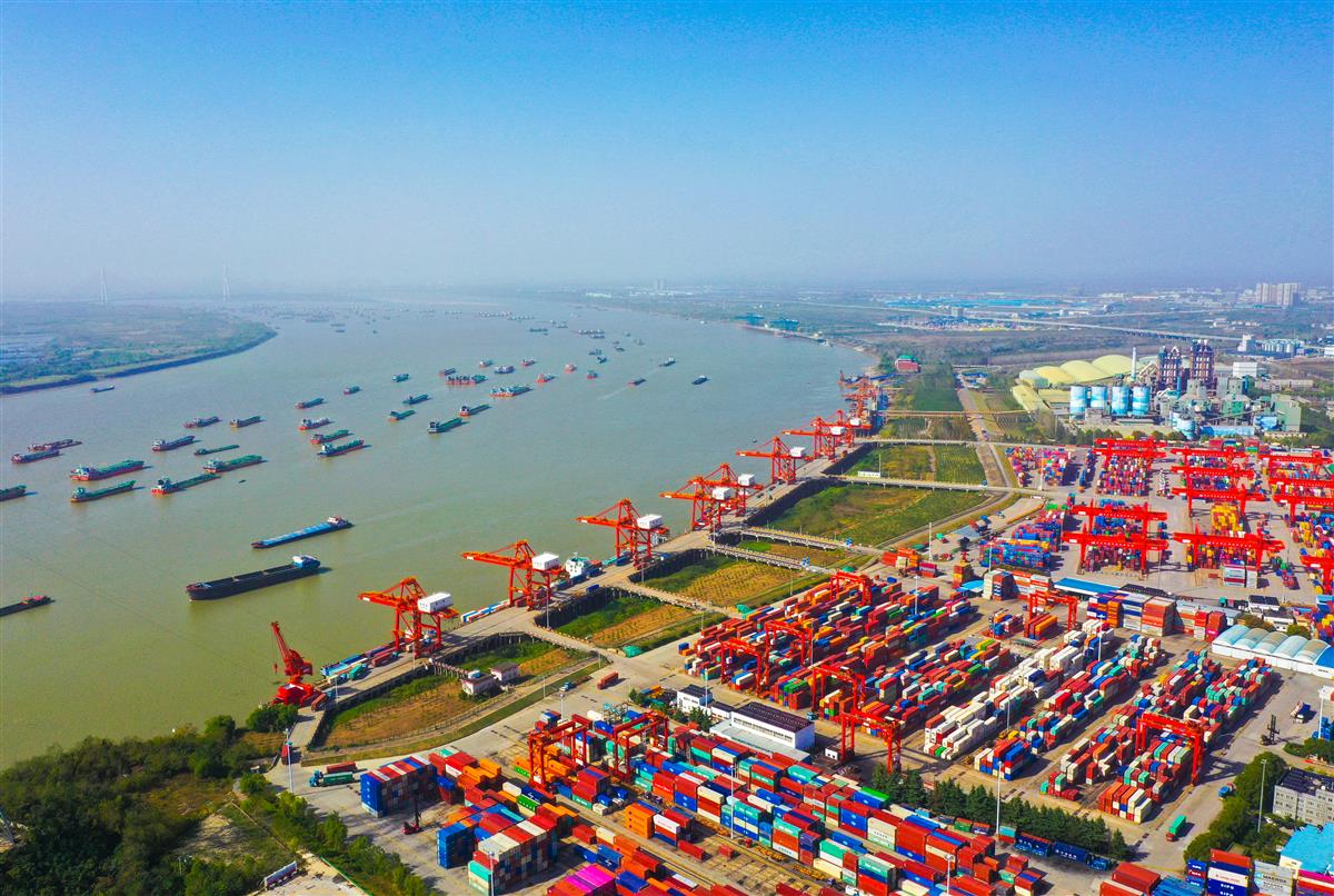 Aerial view of Yangluo Port in Wuhan | 极目新闻