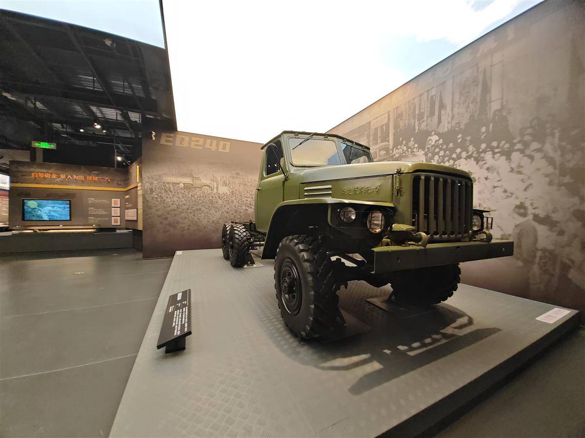 115辆东风军车参加九三阅兵！中国军车第一品牌再展雄姿 | 极目新闻