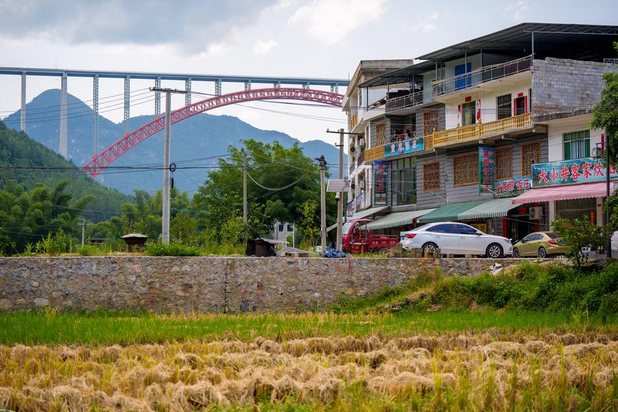 GloriousGuizhou | Bridges inject vitality into tourism sector in SW ...